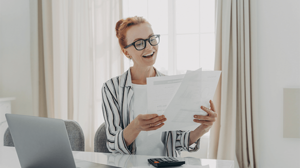 ¿Cómo prepara un informe financiero en contabilidad?